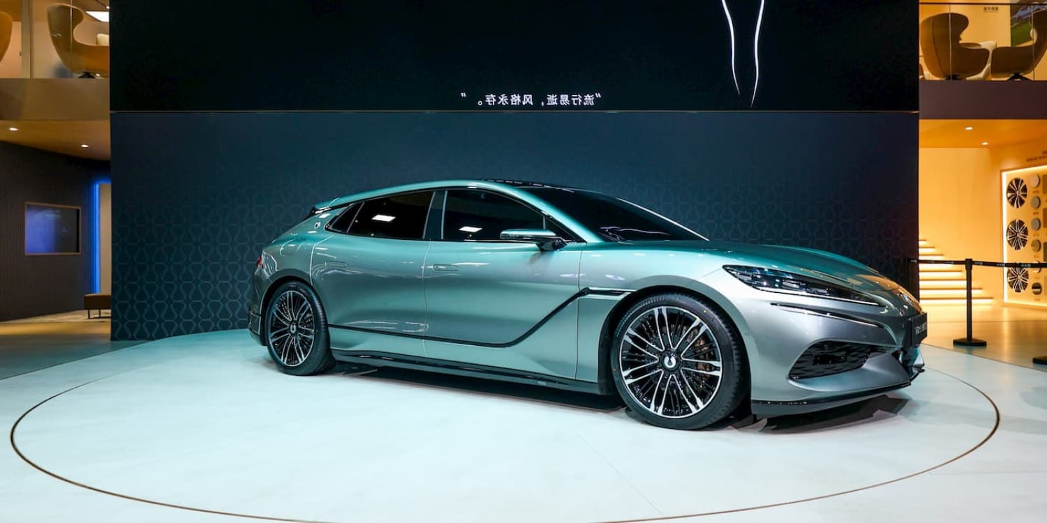 BYD défie Porsche avec sa nouvelle supercar électrique Denza Z9 GT de ...
